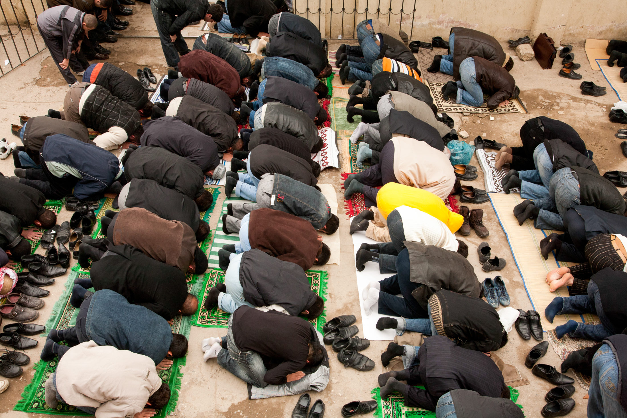 Muslim Men Praying - IMB