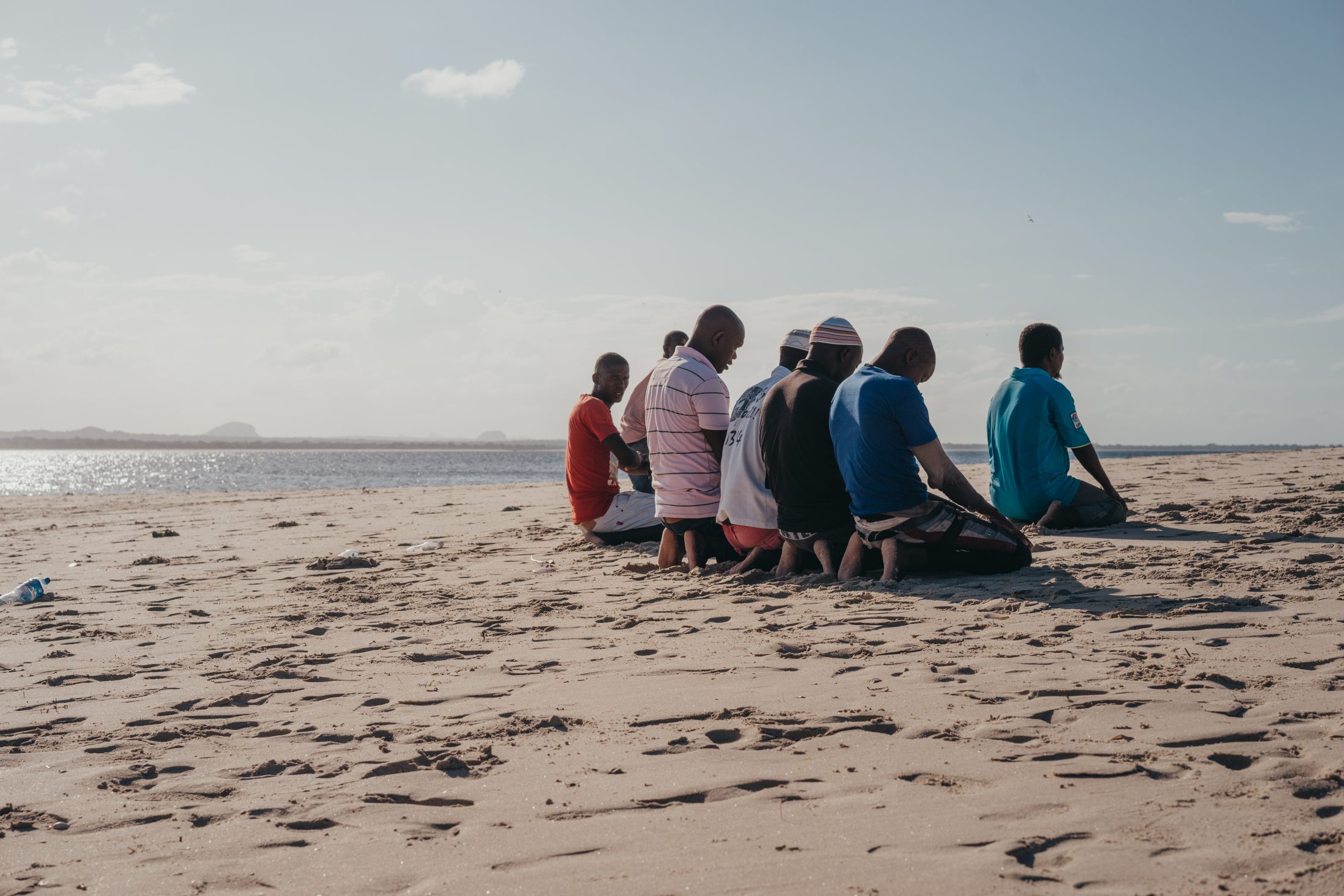 Praying on the Beach - IMB