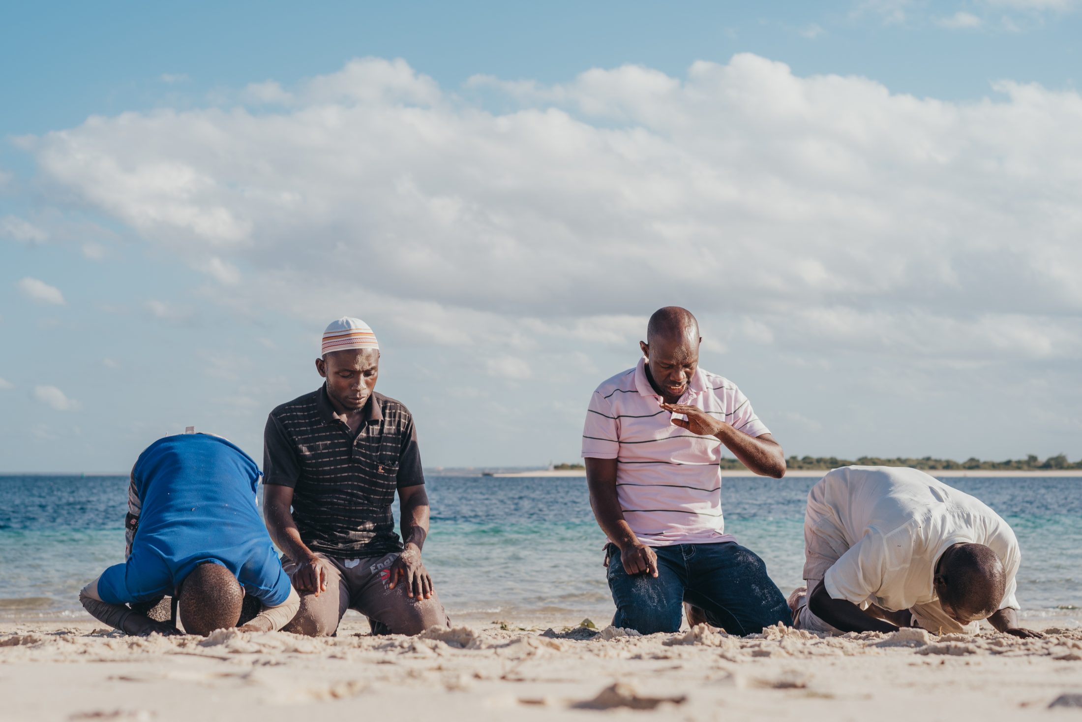 Praying on the Beach - IMB
